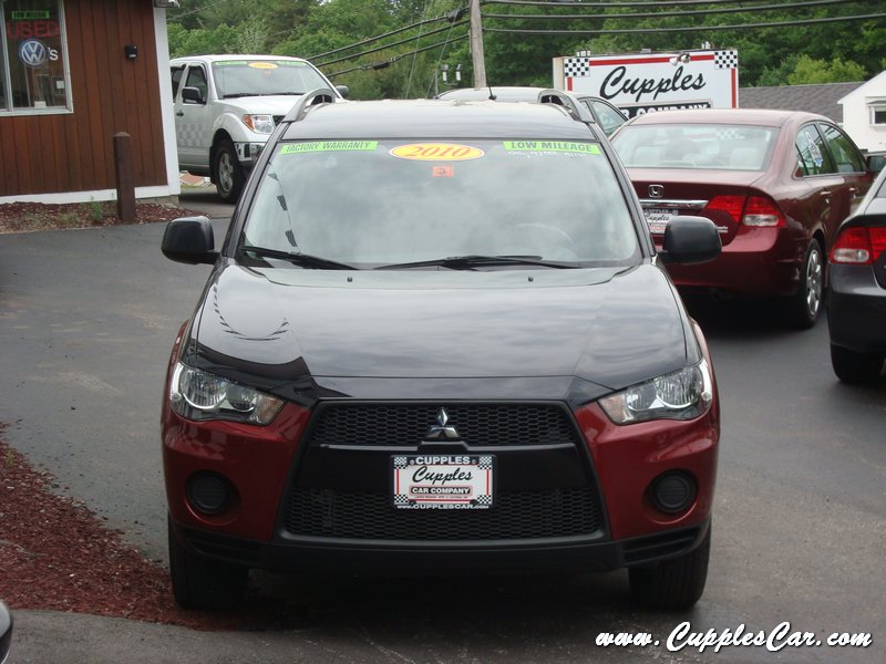 2010 Mitsubishi Outlander ES 4WD 4-Cylinder Two-Tone Automatic for sale ...