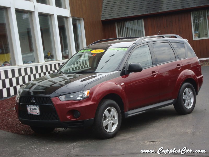2010 Mitsubishi Outlander ES 4WD 4-Cylinder Two-Tone Automatic for sale ...