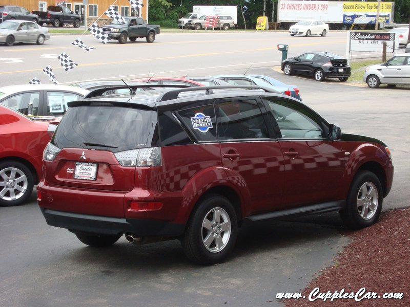 2010 Mitsubishi Outlander ES 4WD 4-Cylinder Two-Tone Automatic for sale ...