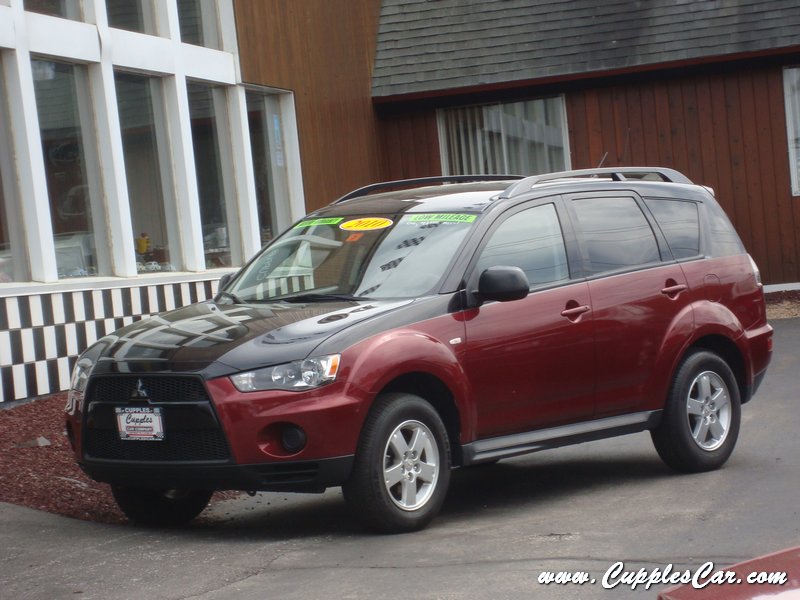 2010 Mitsubishi Outlander ES 4WD 4-Cylinder Two-Tone Automatic for sale ...